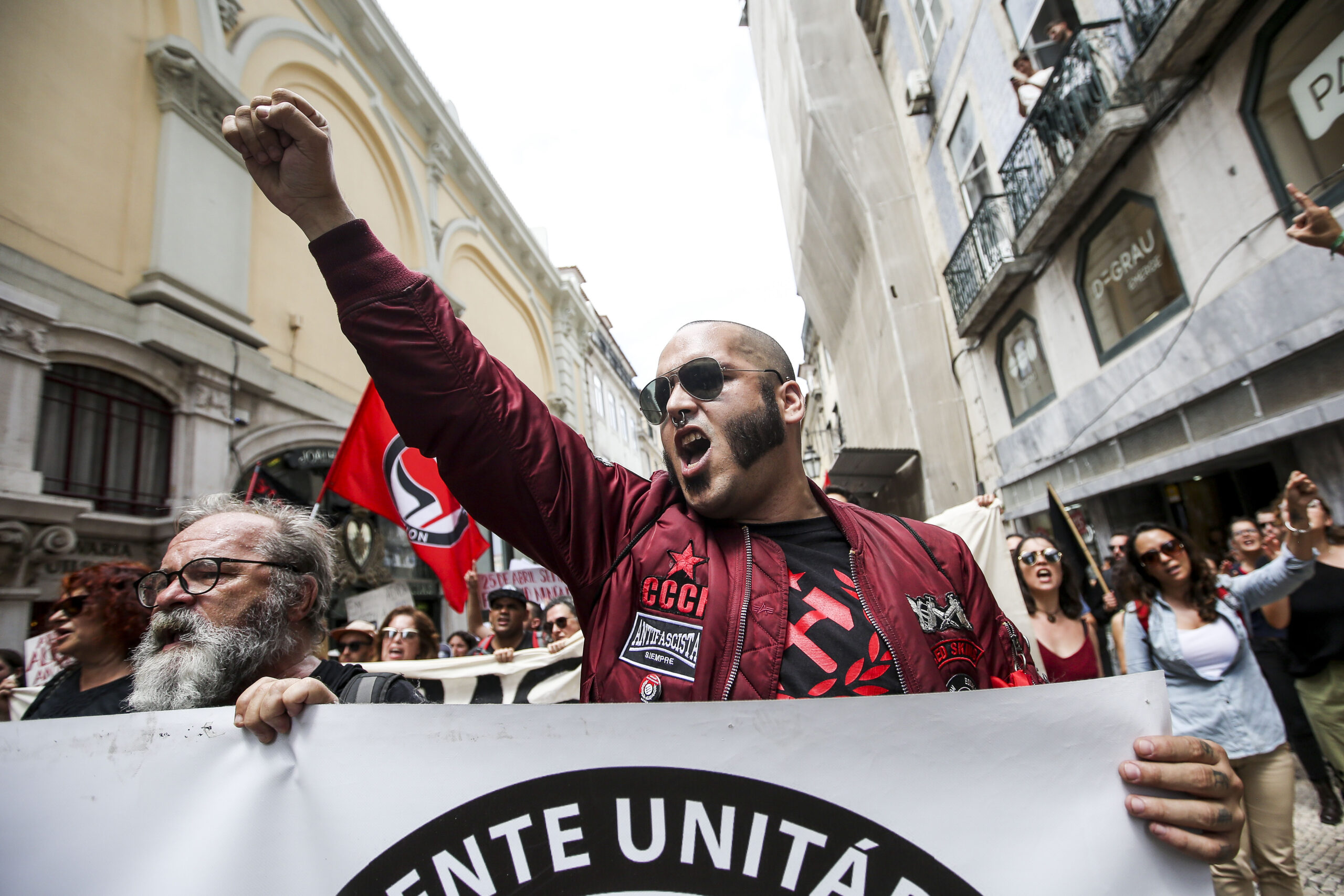 Extrema-direita alarga base de apoio em Portugal e está por trás da ...