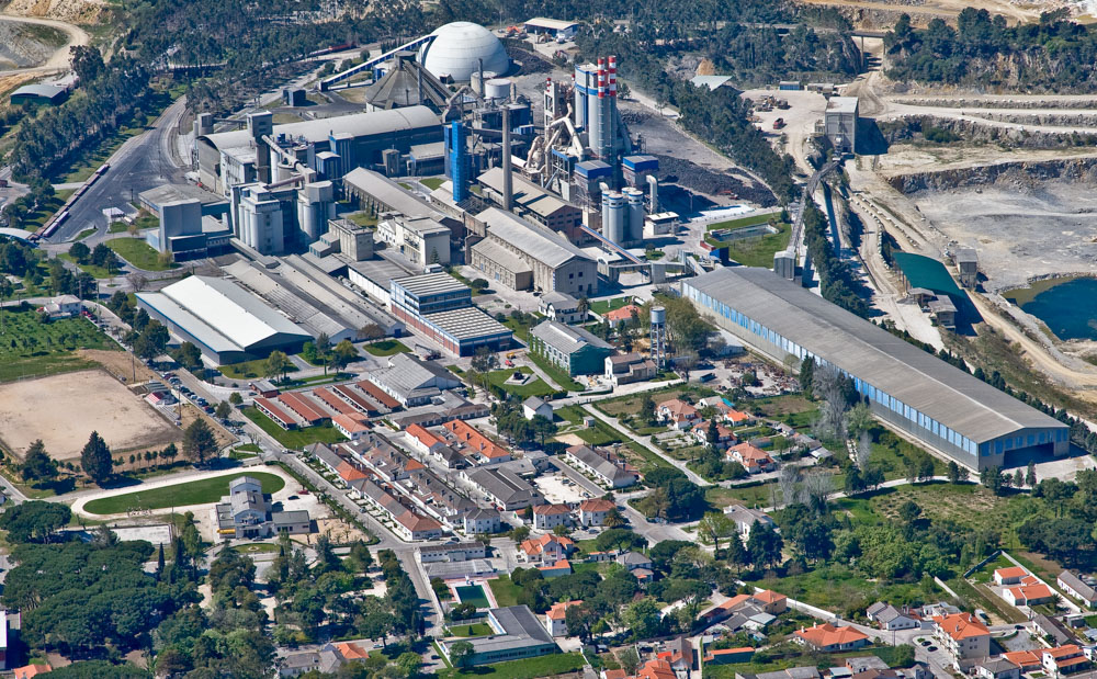 100 anos sem parar de laborar um dia. Fábrica da Secil em Leiria é “um ...